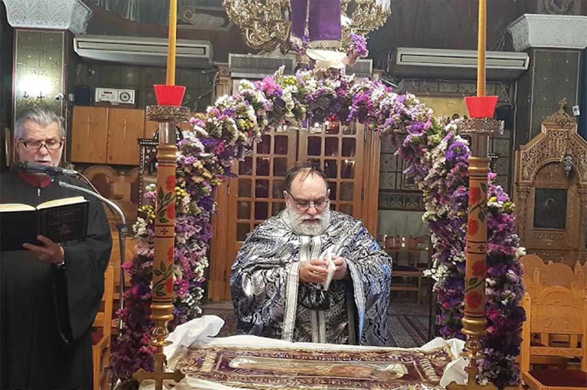 ΑΓΙΟΙ ΘΕΟΔΩΡΟΙ: Χωρίς Πιστούς τελέστηκε η Αποκαθήλωση | Loutraki 365