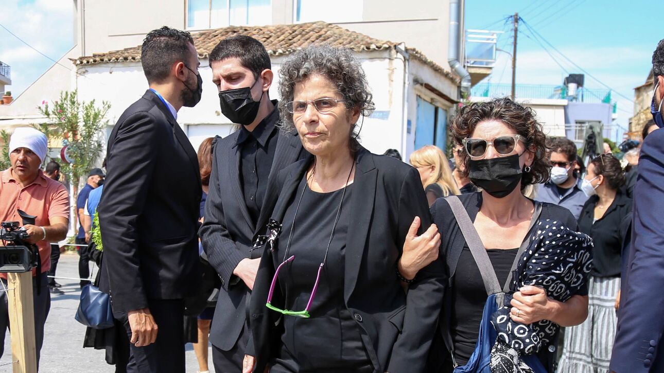 Η Μαργαρίτα Θεοδωράκη κατέθεσε ασφαλιστικά μέτρα κατά του Νίκου Κουρή ...