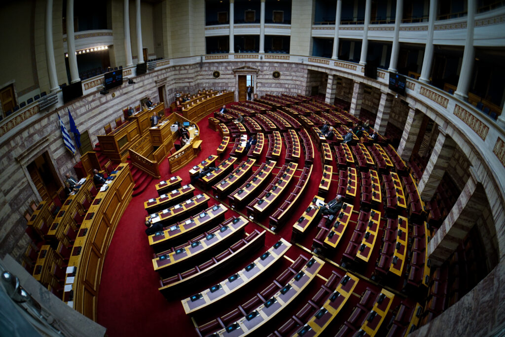 Οι δύο γυναίκες και οι 16 άνδρες βουλευτές που θα εκπροσωπήσουν στη ...