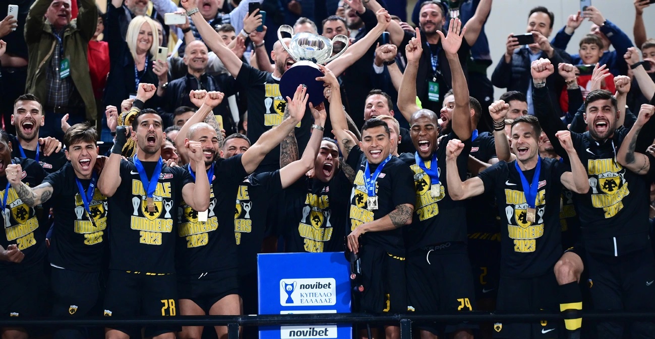 Forza ΑΕΚΑΡΑ! Σήκωσε και το Κύπελλο και έγραψε ιστορία η ΑΕΚ ...