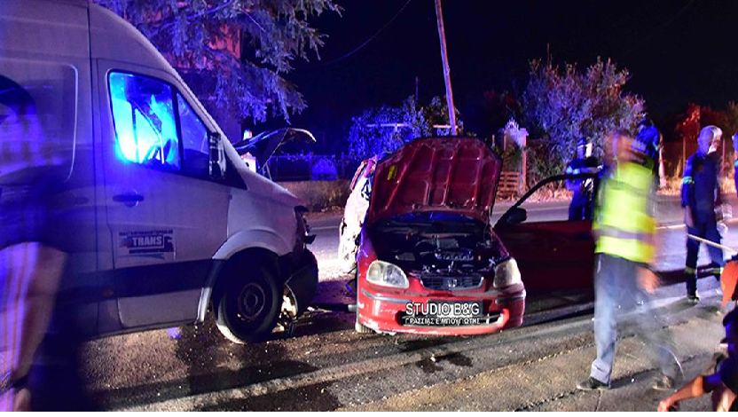 Ναύπλιο - Τροχαίο: τραυματίες σε σύγκρουση αυτοκινήτου με βαν (εικόνες ...