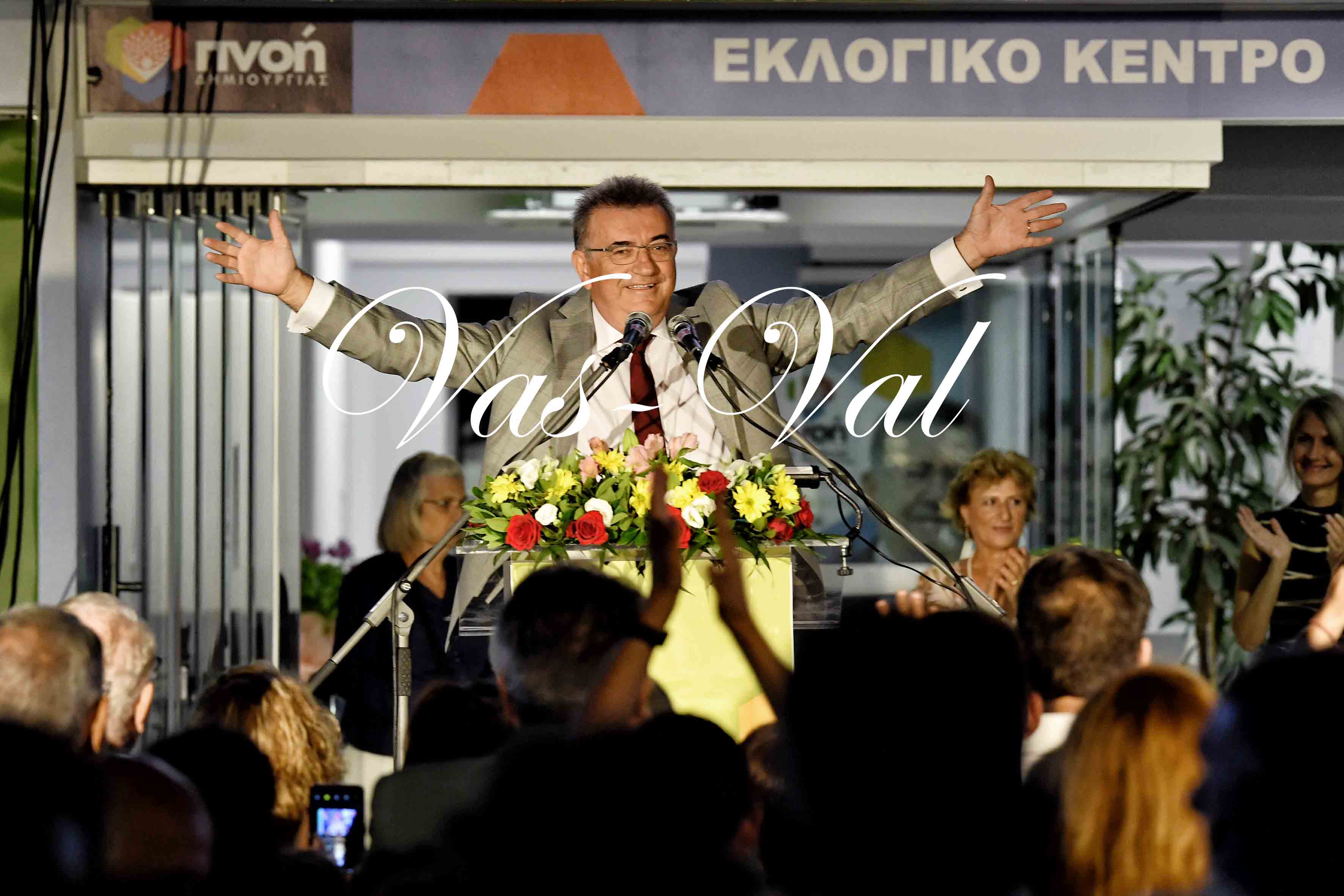 Έκανε τα εγκαίνια στο προεκλογικό του κέντρο ο Νίκος Σταυρέλης (Εικόνες ...