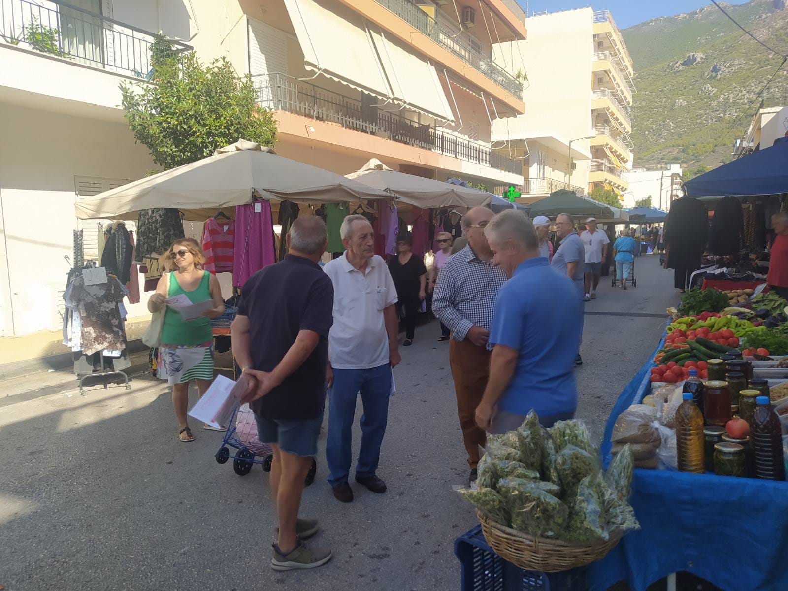 Στη λαϊκή αγορά του Λουτρακίου η Λαϊκή Συσπείρωση | Loutraki 365