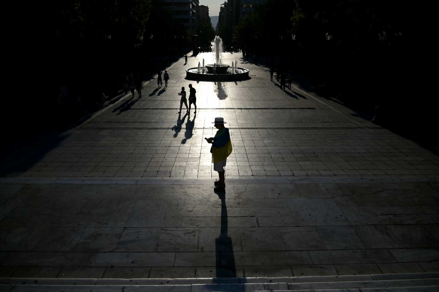 Financial Times. Το ελληνικό παράδοξο: H Ελλάδα θα γίνει η φτωχότερη ...