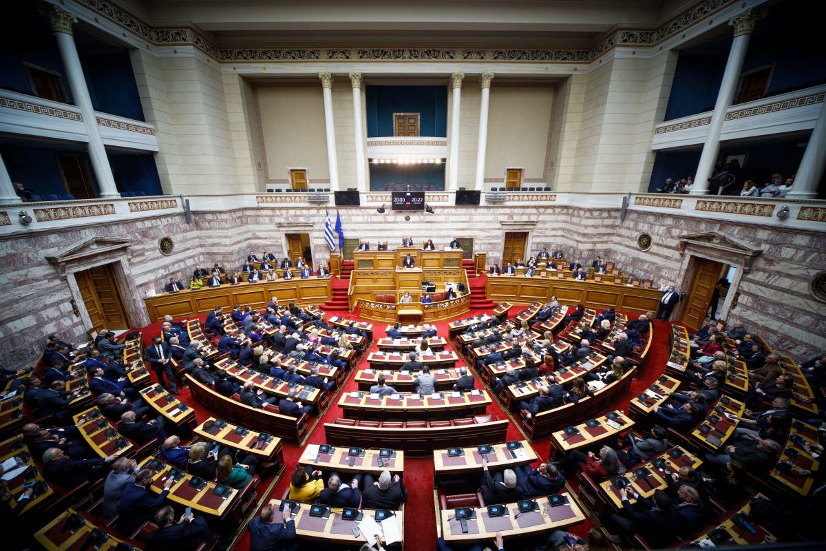 Προϋπολογισμός λιτότητας το 2025 με υπερπλεόνασμα και χαμηλές ...