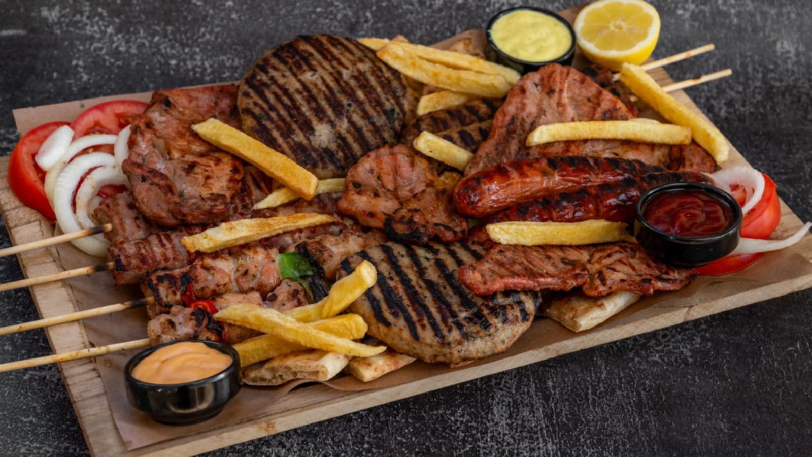 Taratsa Grill: Το νέο φαγάδικο του Λουτρακίου για να την κάνεις ...