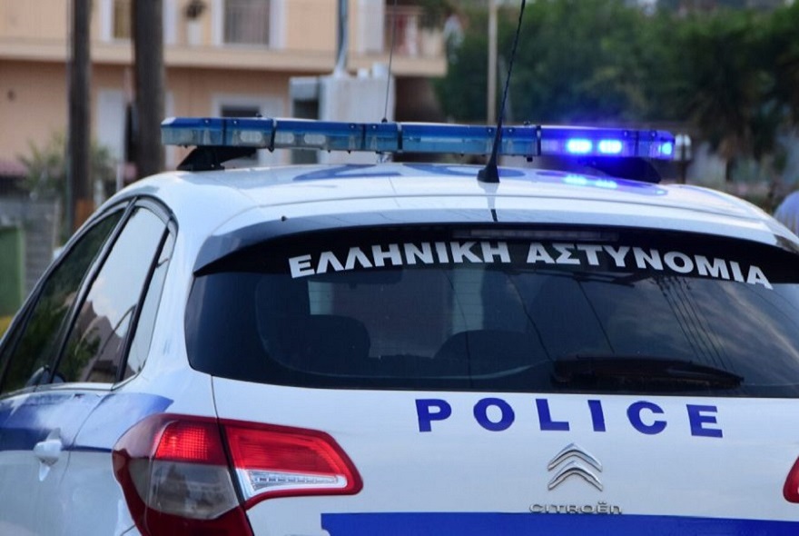 Σοκ στα Μέγαρα: 37χρονος τραυμάτισε τη μητέρα, την αδερφή και τον θείο ...